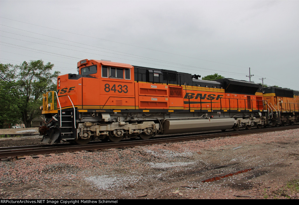 BNSF 8433